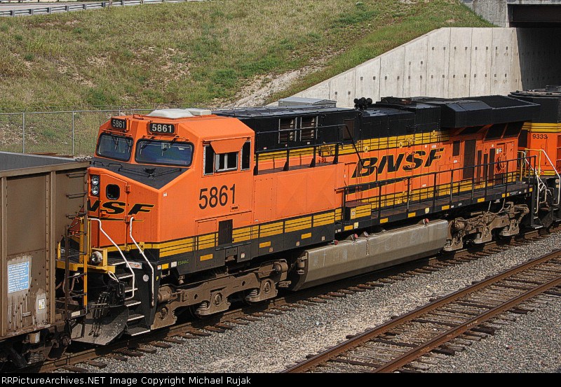 BNSF 5861
